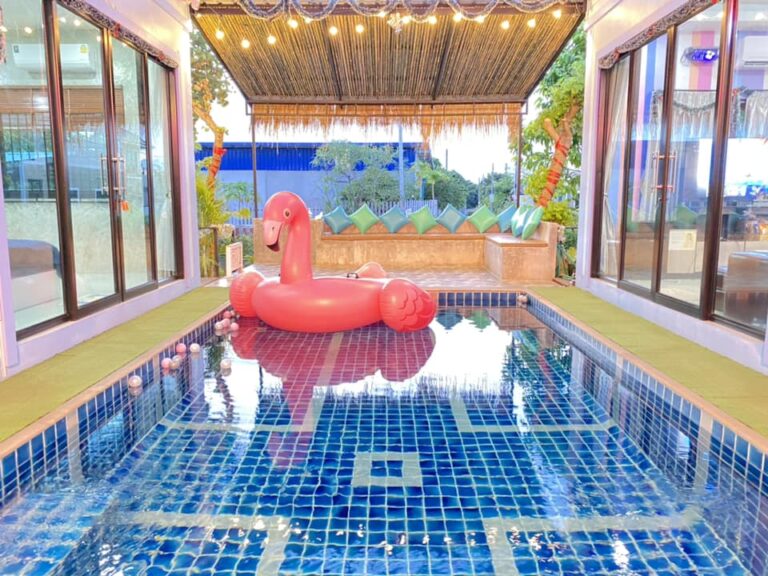 พูลวิลล่า บางพระ Baan Coco Pool Villa Bangphra บ้านพูลวิลล่า